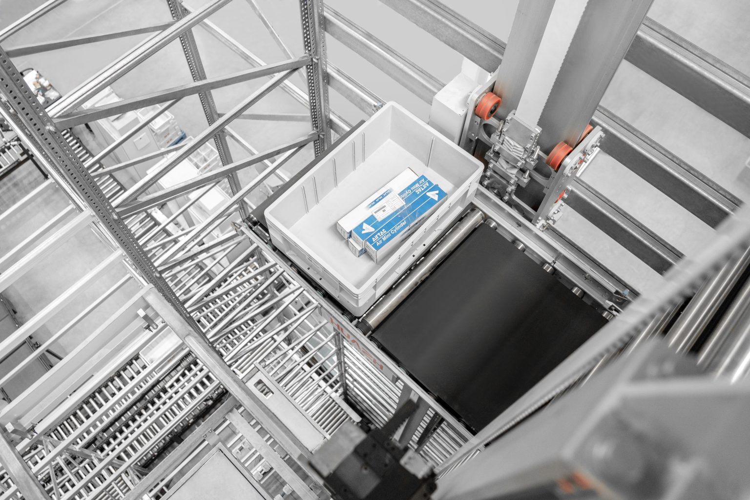 Cost Effective Solutions: HWArobotics’s Competitive Pallet Shuttle ...