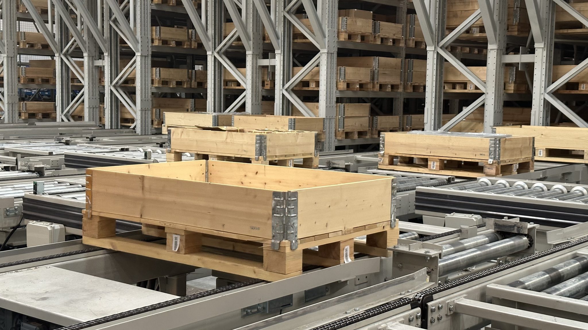 Enhance Warehouse Efficiency with HWArobotics’s Compact Racking System ...