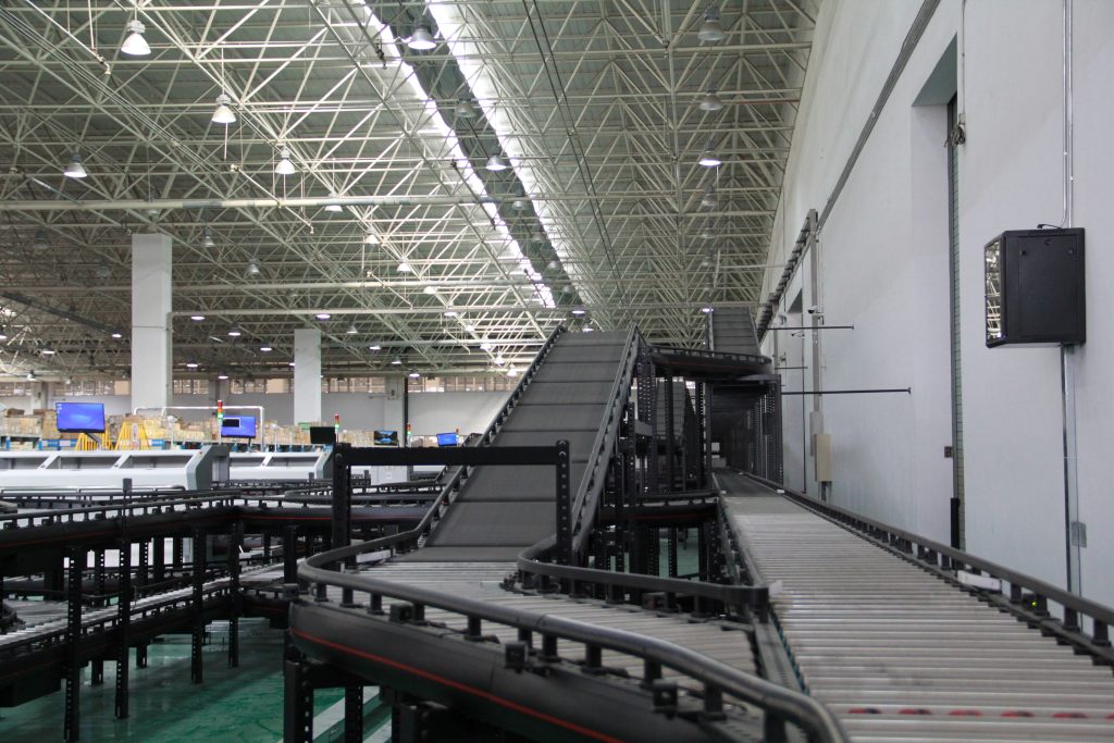 Unveiling the Future of Warehouse Operations: HWArobotics’ Semi ...